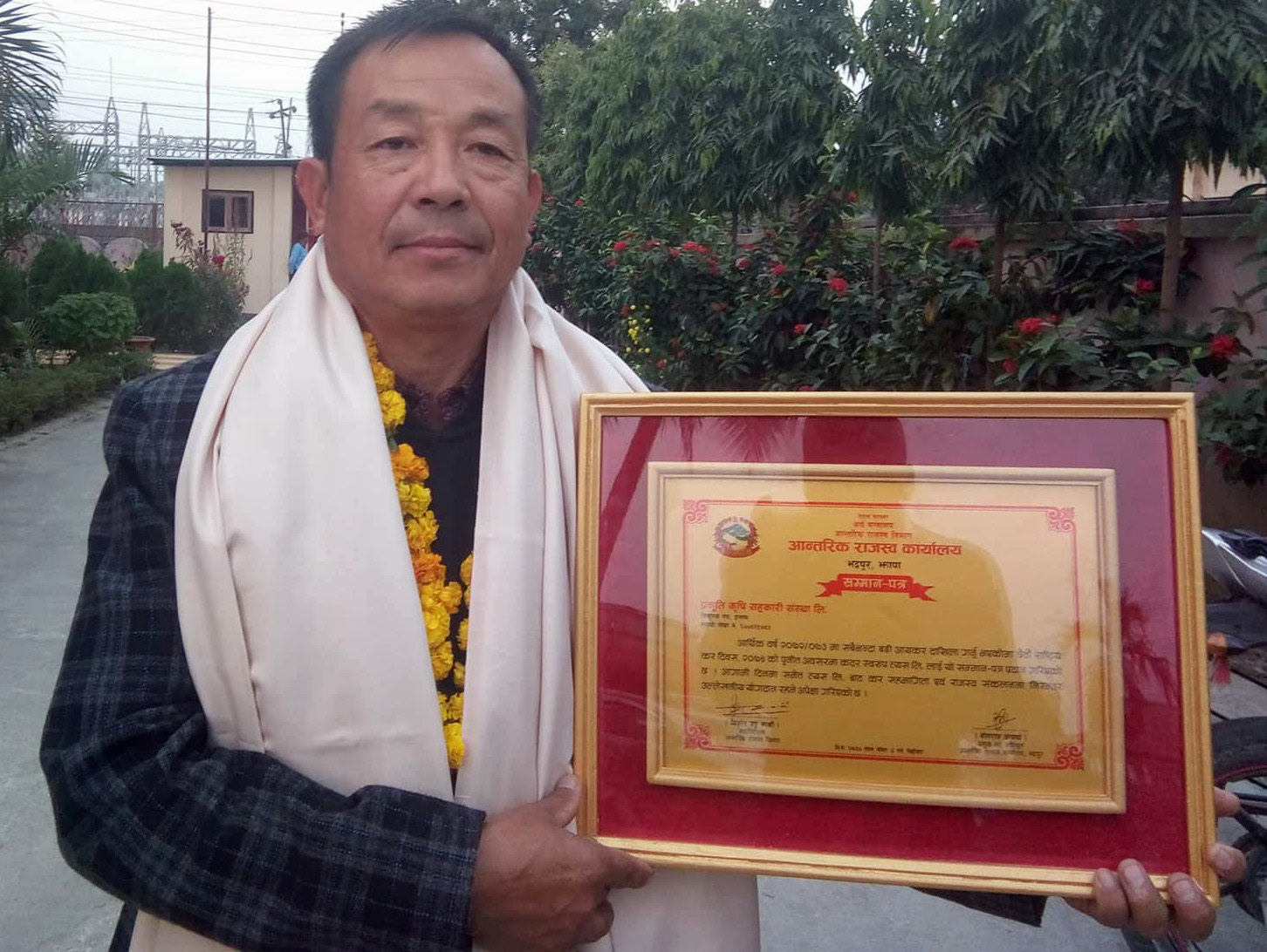 अञ्‍चलमा बढी आयकर तिर्ने सहकारी संस्थाका अध्यक्ष पास्टर राई सम्मानित ...